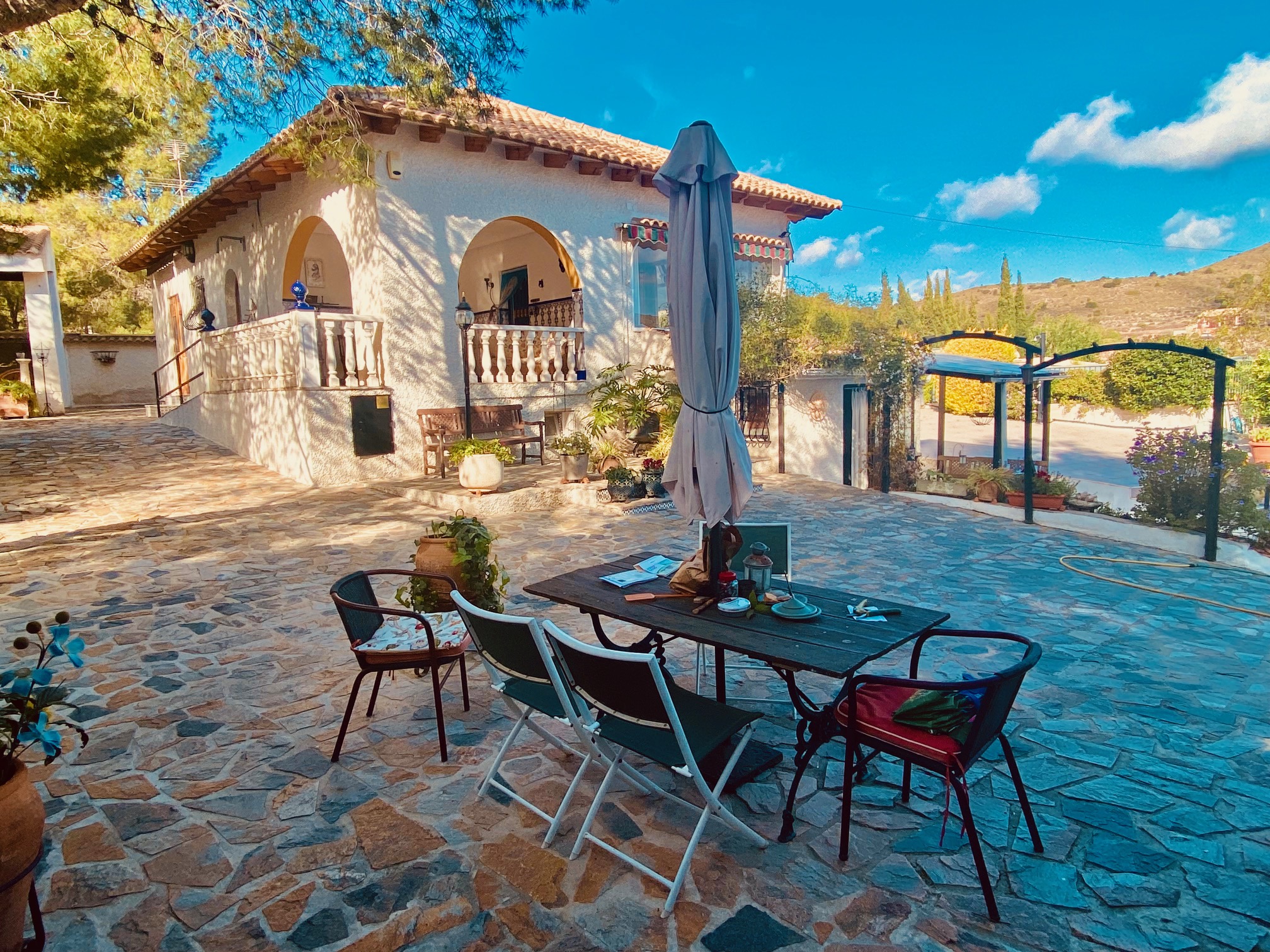 Charming villa with pool and extra accommodation for sale in Hondon de ...