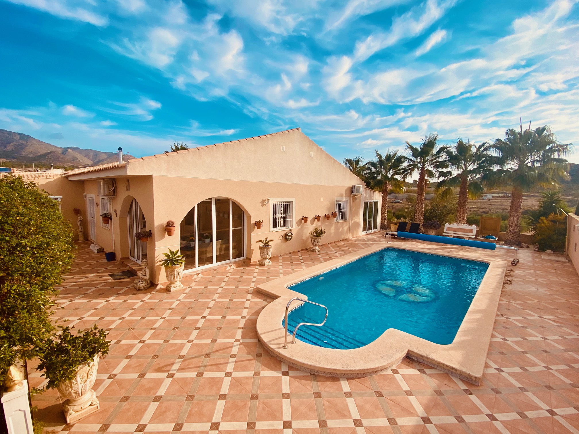 Beautiful, very well maintained villa for sale in Barinas - Country ...